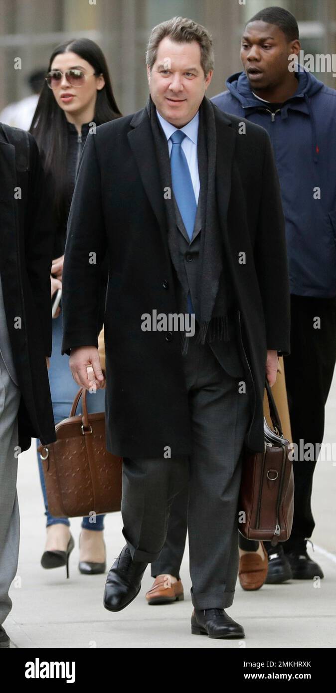 Jeffrey Lichtman, center, a defense attorney for Joaquin "El Chapo ...