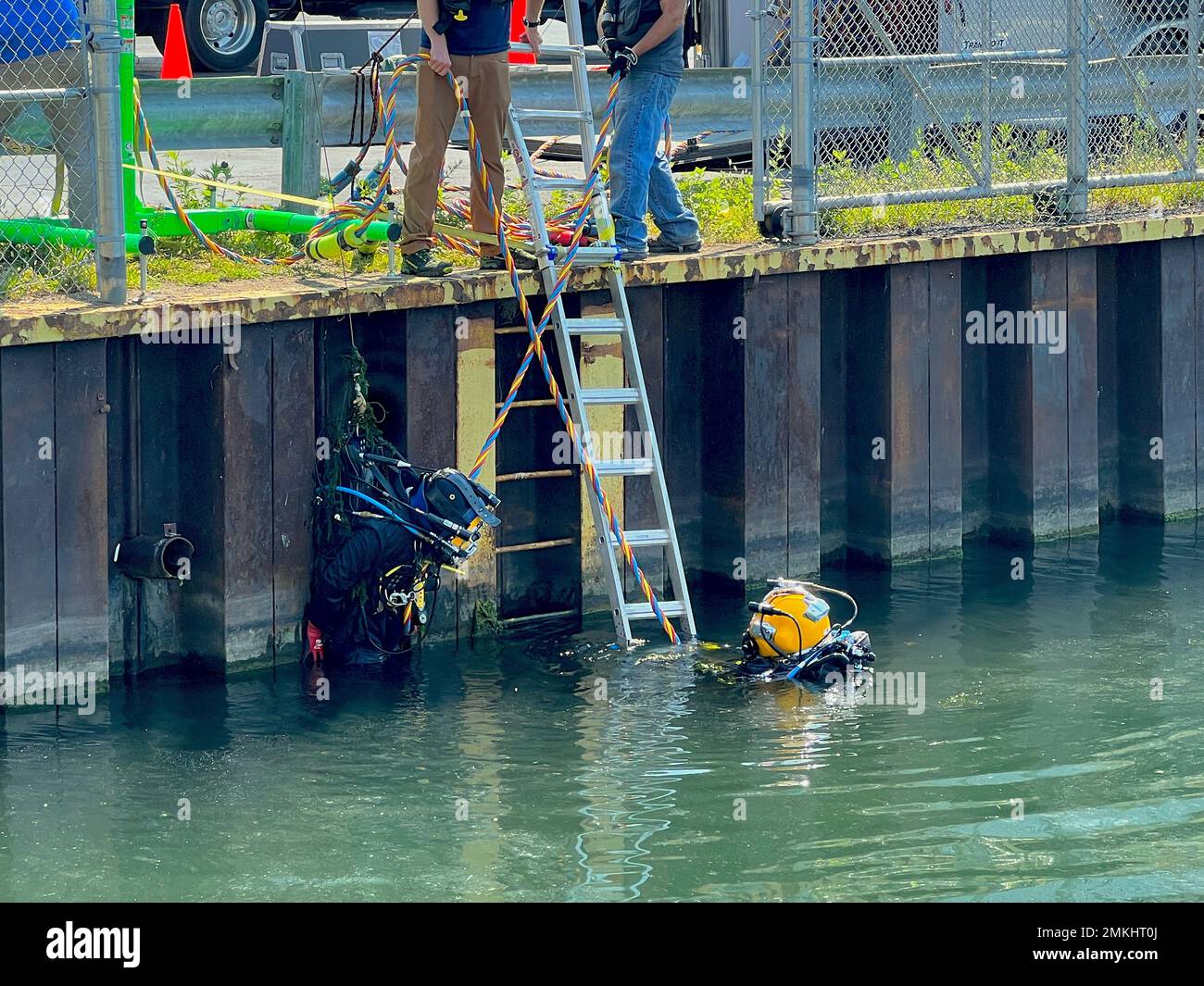 The Army Corps of Engineers, Buffalo District, dive team members ...