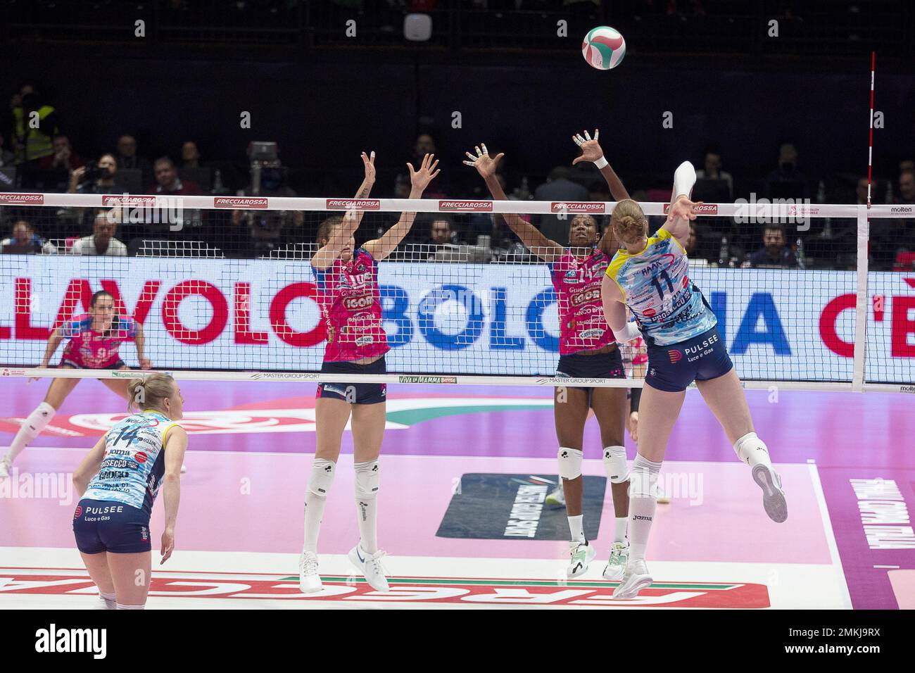 Spike of Isabelle Haak (Imoco Volley Conegliano Stock Photo - Alamy
