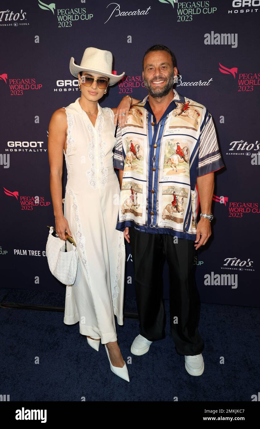 HALLANDALE, FLORIDA - JANUARY 28: (L-R) Isabela Rangel Grutman and ...