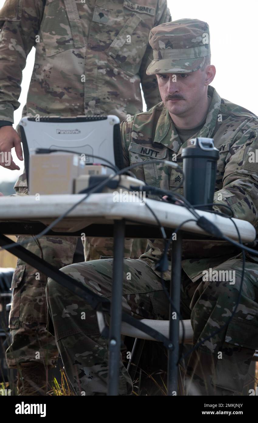Wisconsin National Guard Soldiers fly an RQ-11B Raven Small Unmanned ...