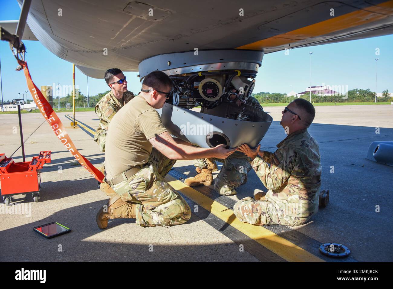 Guardsmen with the Pennsylvania, Ohio, Michigan, Wisconsin and Main Air ...