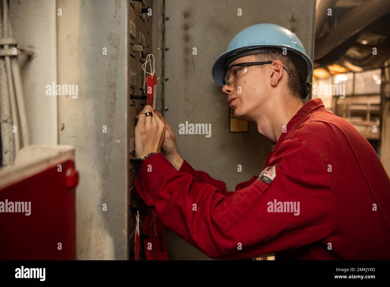 220909-N-AV223-1001 SAN DIEGO (Sept. 9, 2022) Damage Controlman Fireman ...