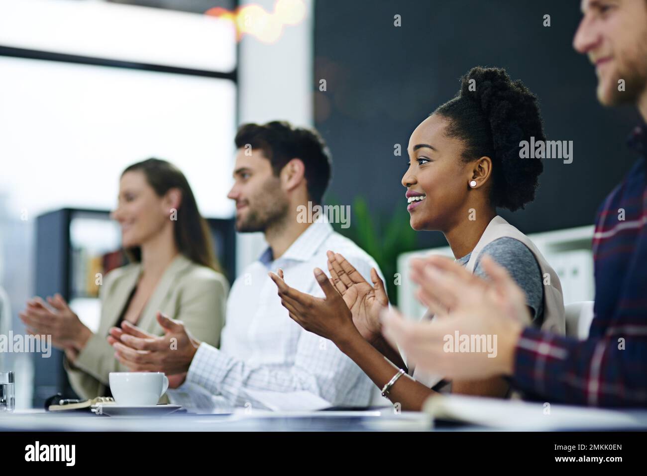 Group businesspeople applauding hi-res stock photography and images - Alamy