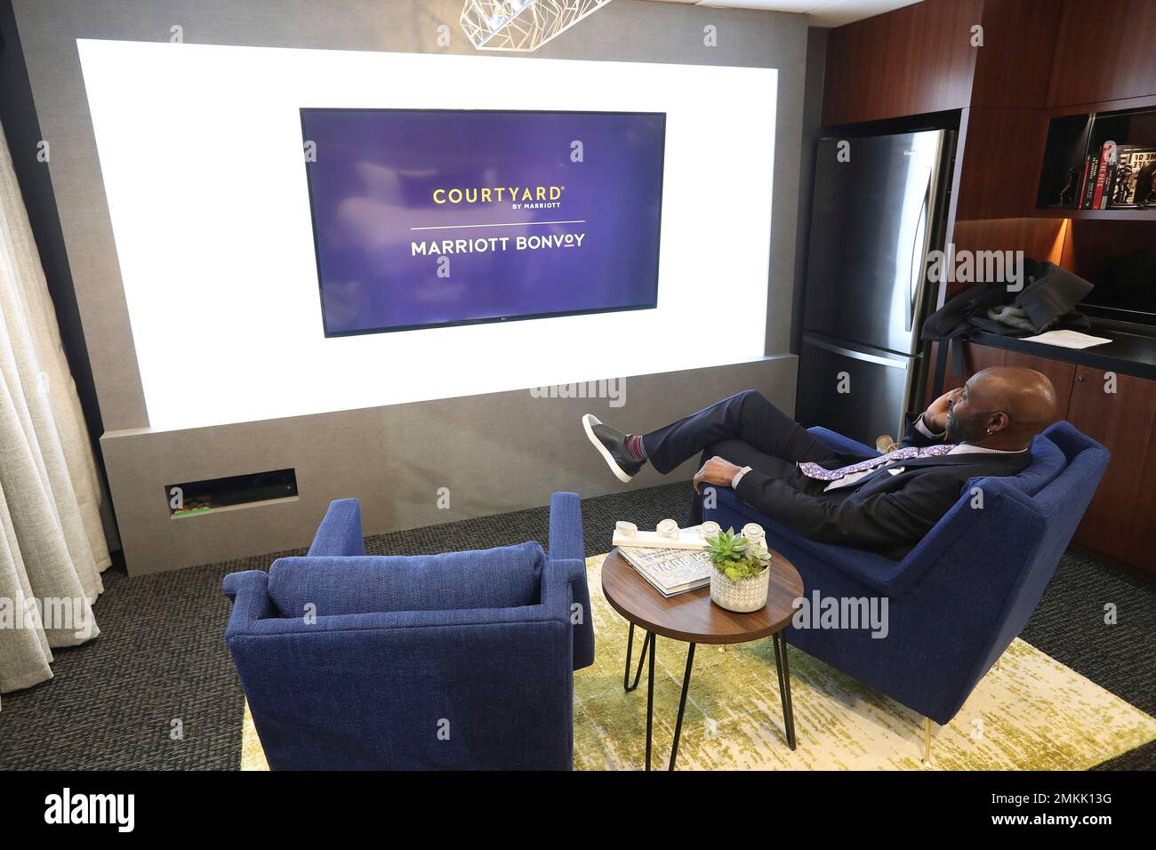IMAGE DISTRIBUTED FOR COURTYARD BY MARRIOTT - NFL legend Jerry Rice ...