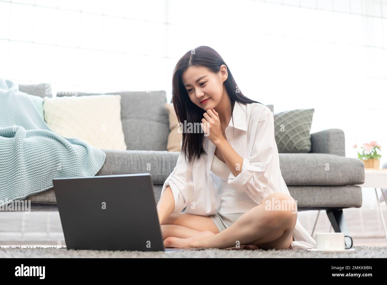A young woman to use a computer at home Stock Photo - Alamy