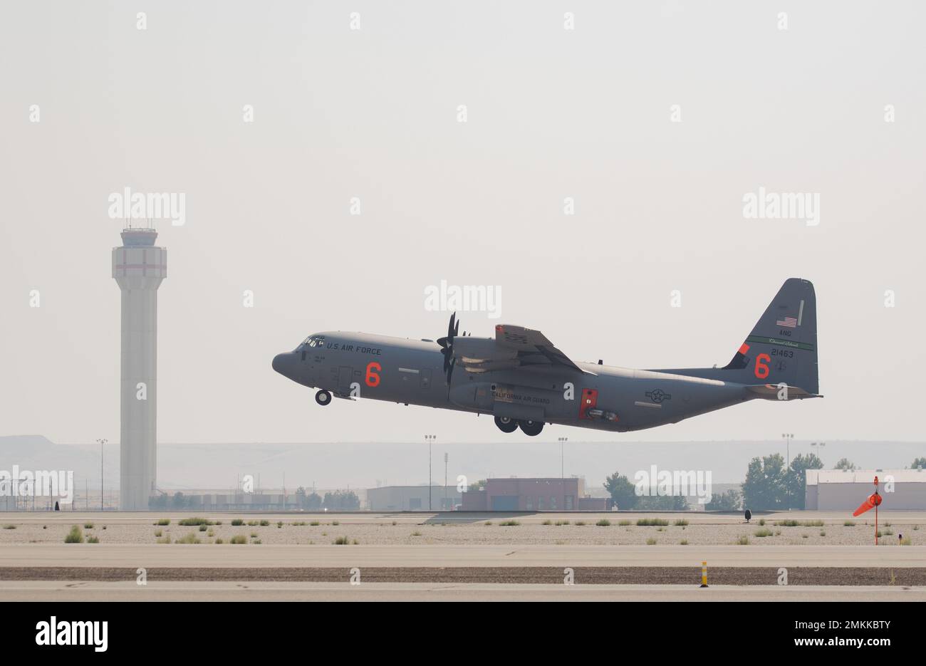 Modular airborne firefighting systems hi-res stock photography and ...