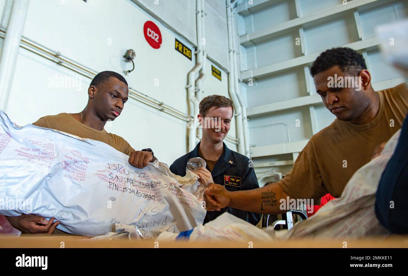 220910-N-JR318-1013 ATLANTIC OCEAN (Sep. 10, 2022) Sailors offload BRU ...