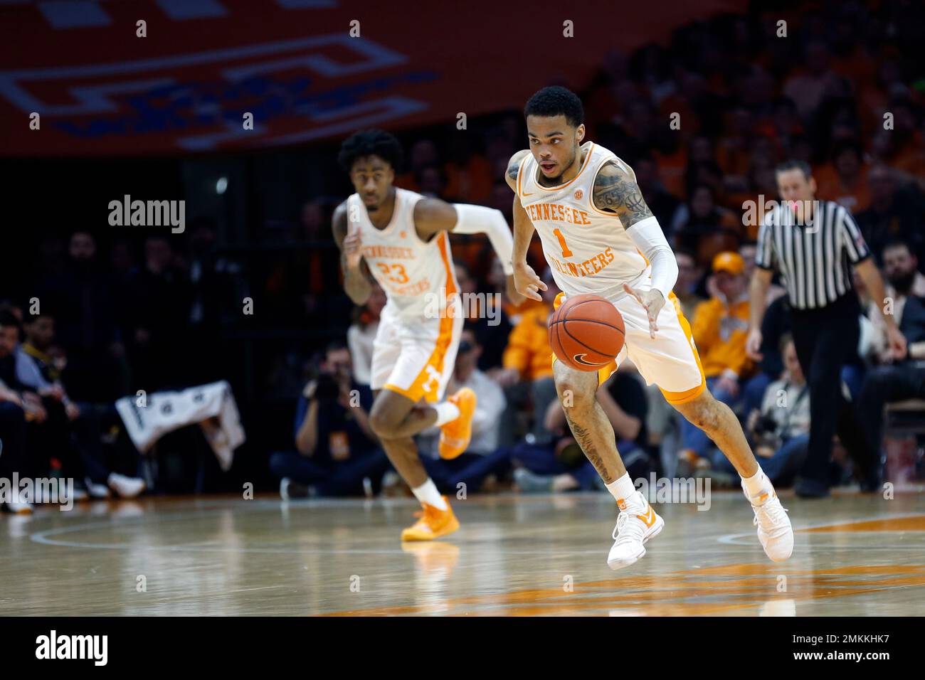 Tennessee guard Lamonte Turner (1) drives the ball up court in the ...