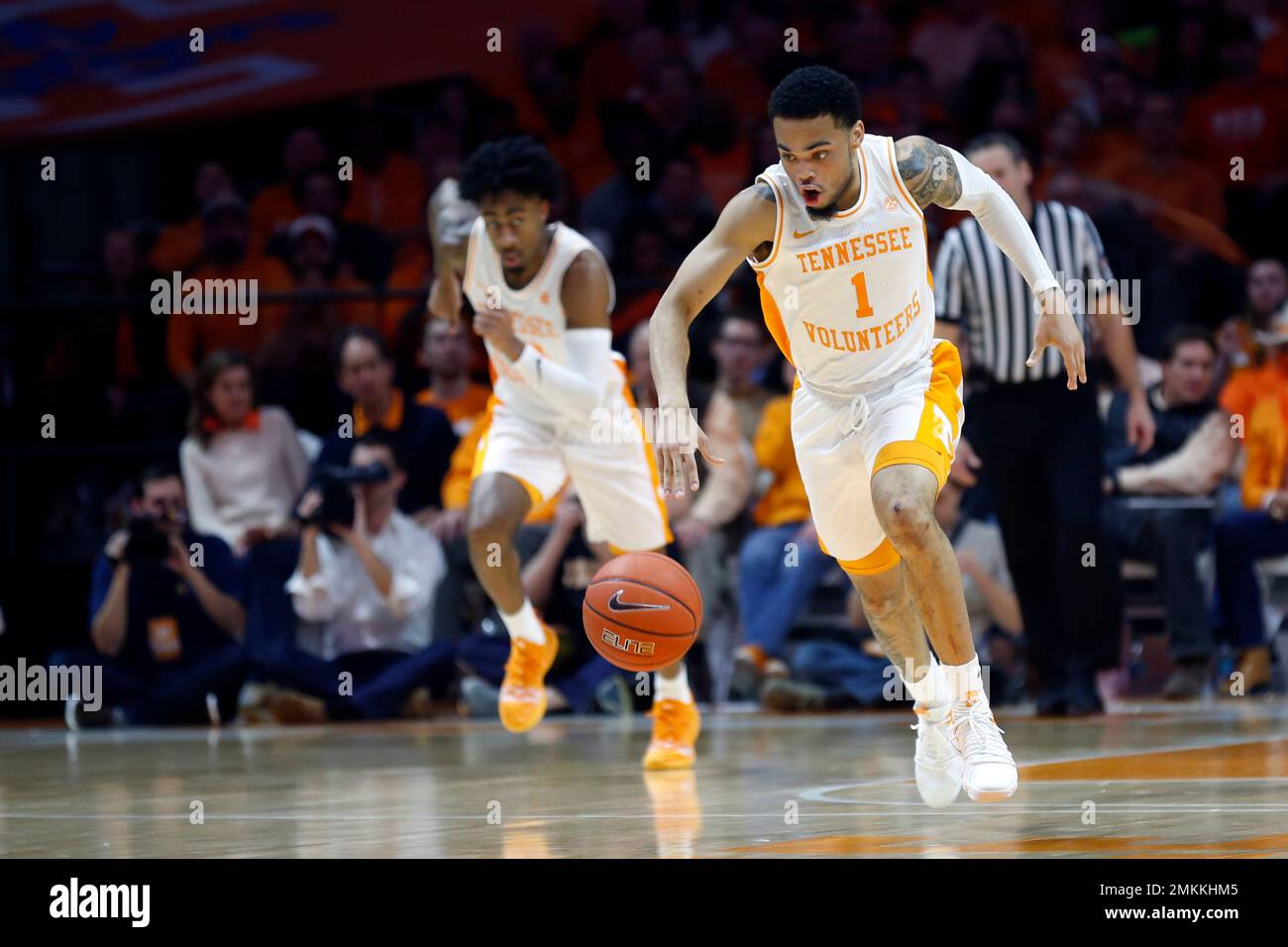 Tennessee guard Lamonte Turner (1) drives the ball up court in the ...