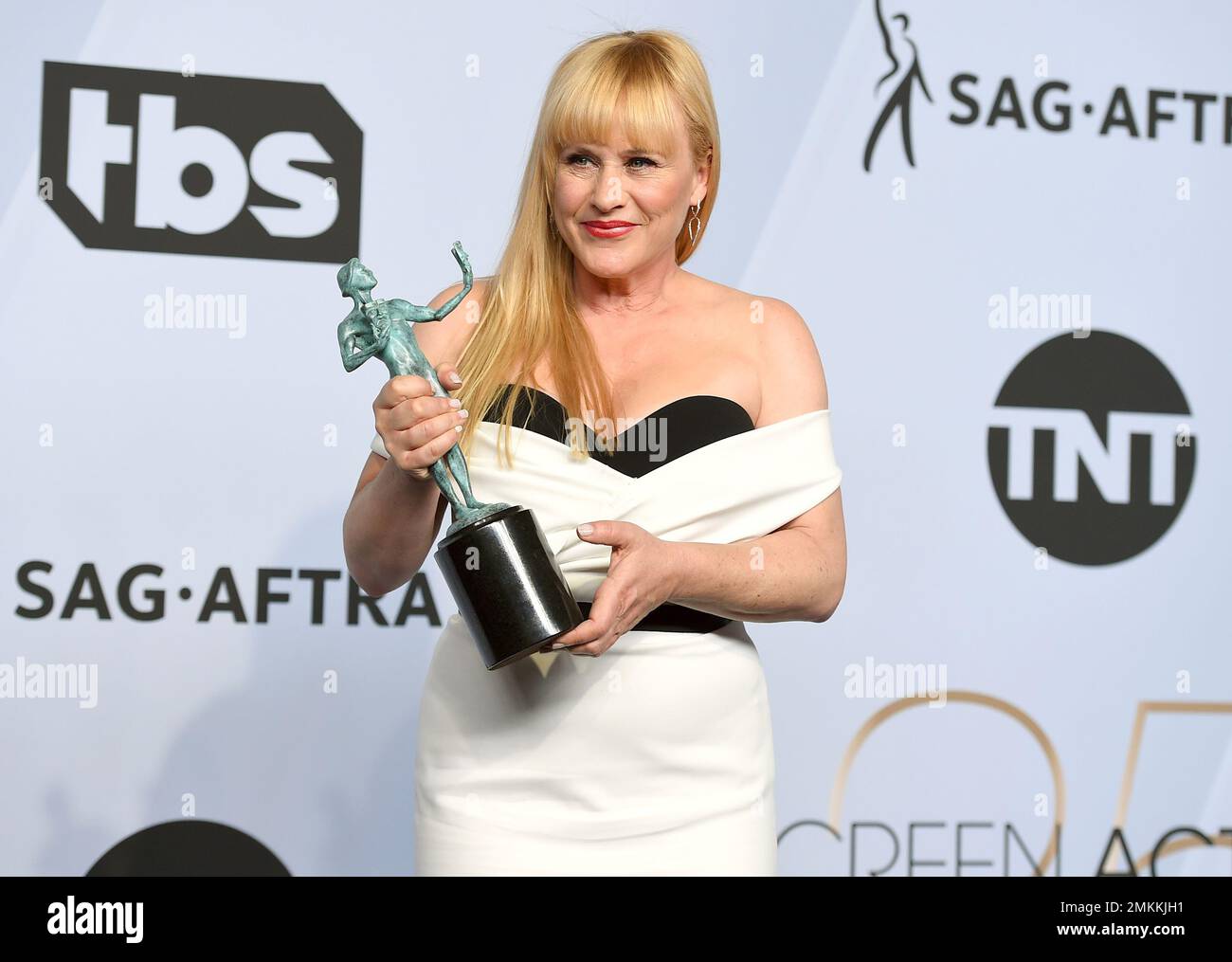 Patricia Arquette poses with the award for outstanding performance by a ...