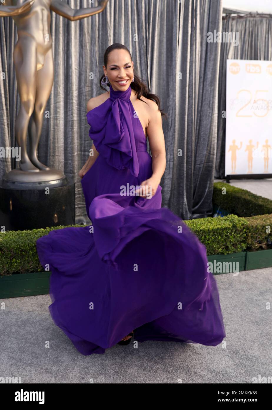 Amanda Brugel arrives at the 25th annual Screen Actors Guild Awards at ...