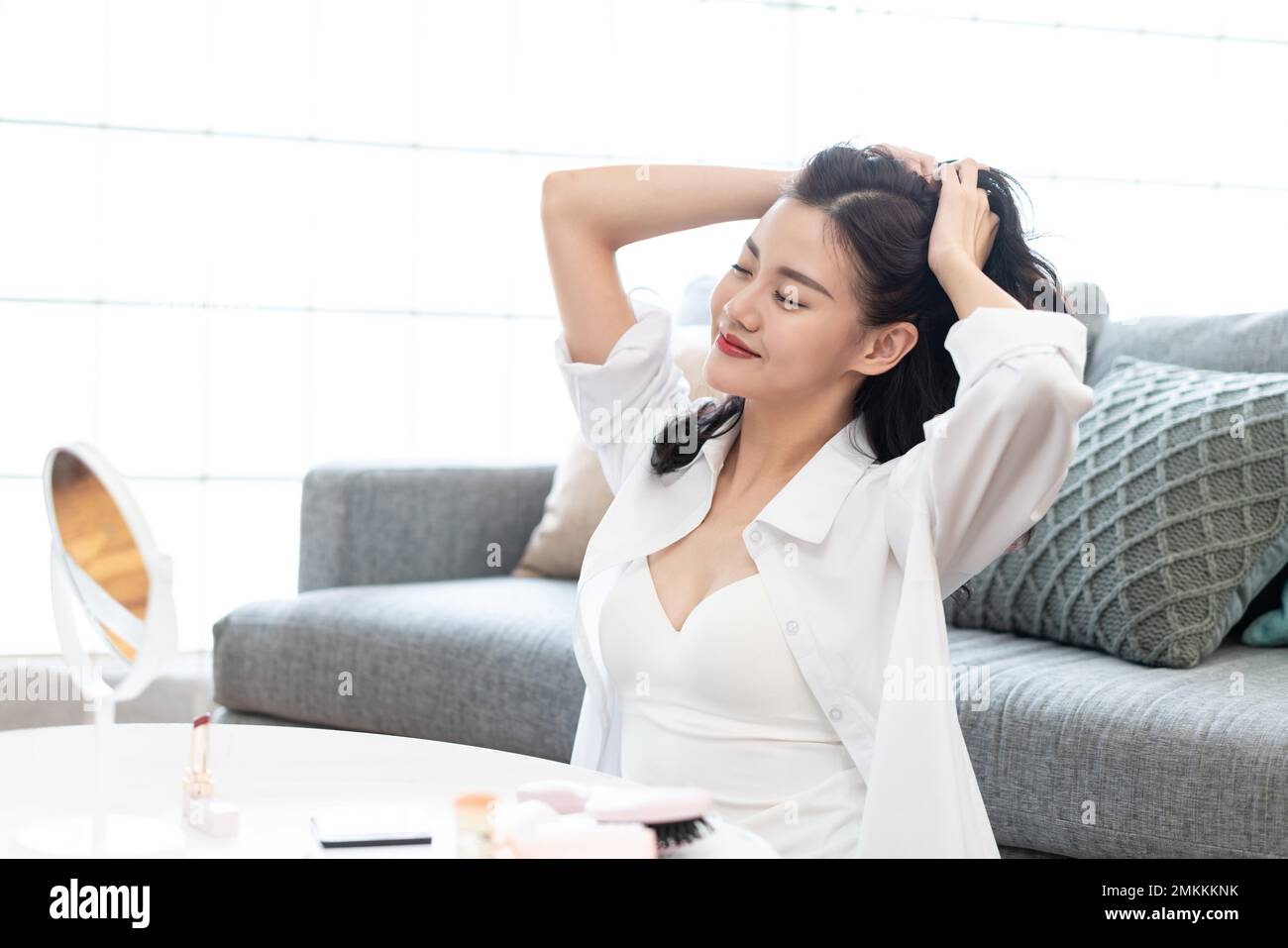 A young woman in comb my hair Stock Photo - Alamy