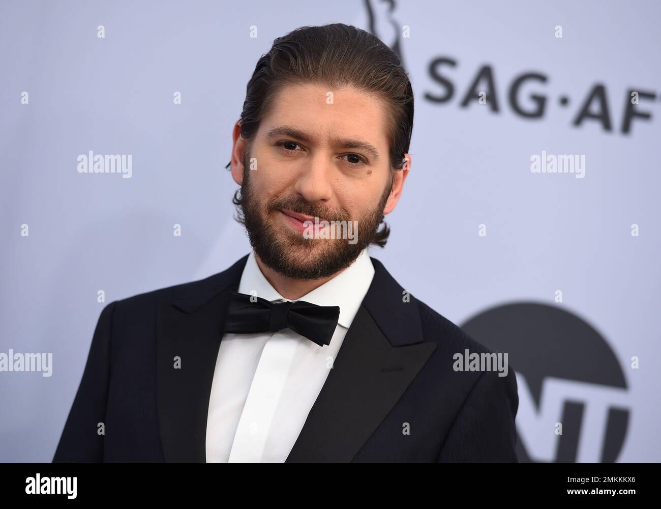Michael Zegen arrives at the 25th annual Screen Actors Guild Awards at ...