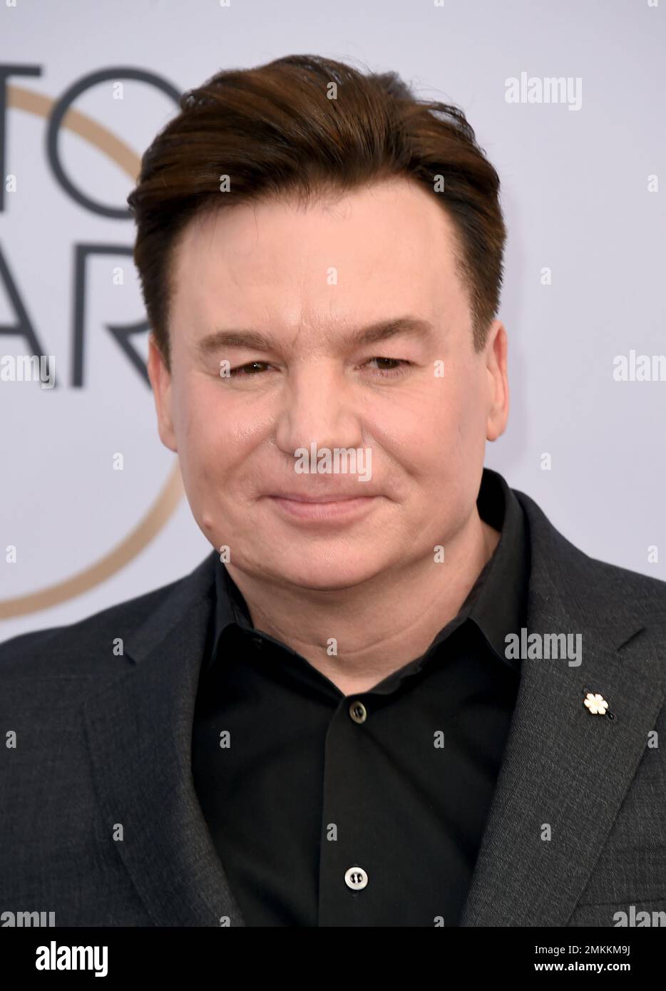 Mike Myers arrives at the 25th annual Screen Actors Guild Awards at the ...