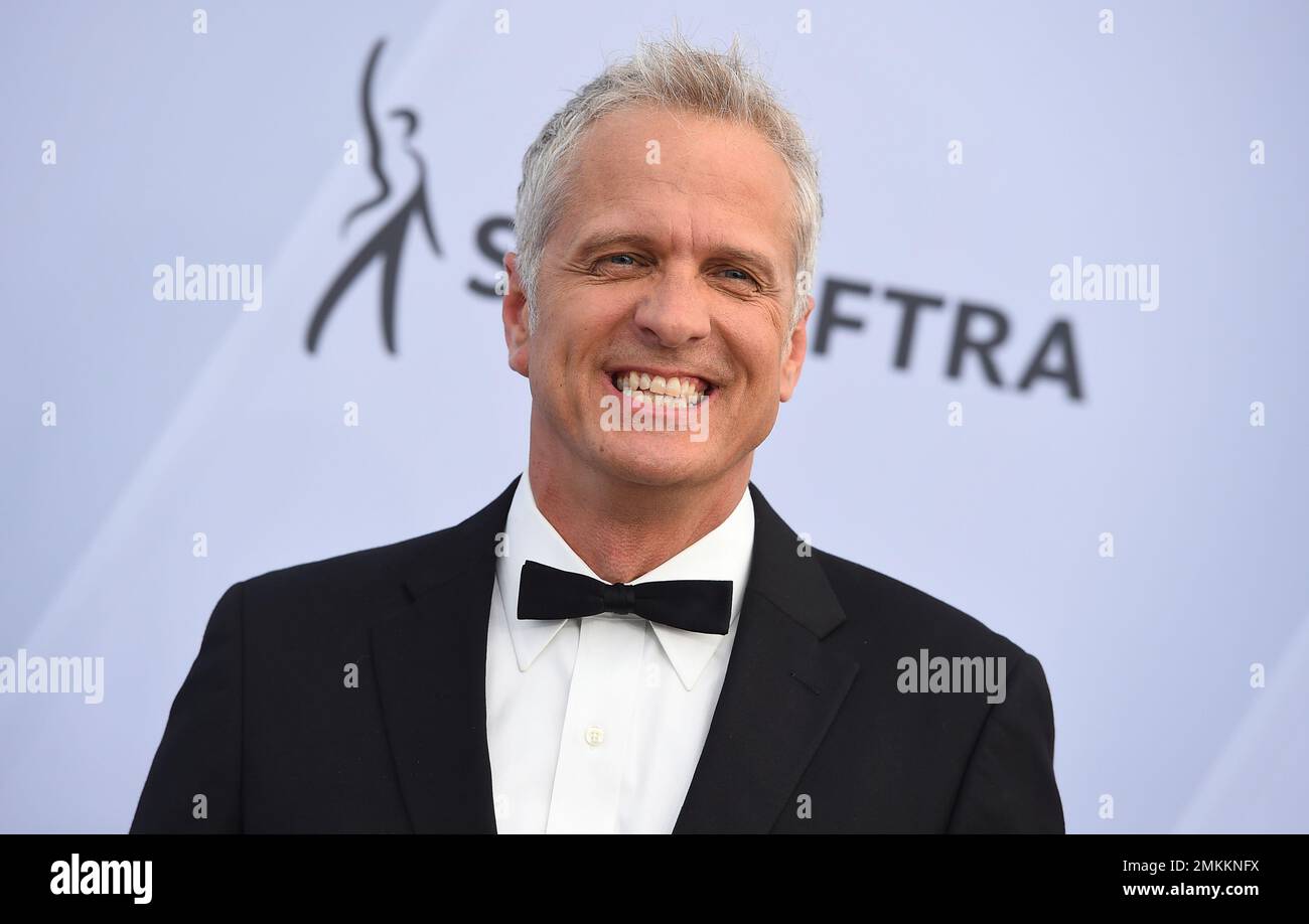 Patrick Fabian arrives at the 25th annual Screen Actors Guild Awards at ...