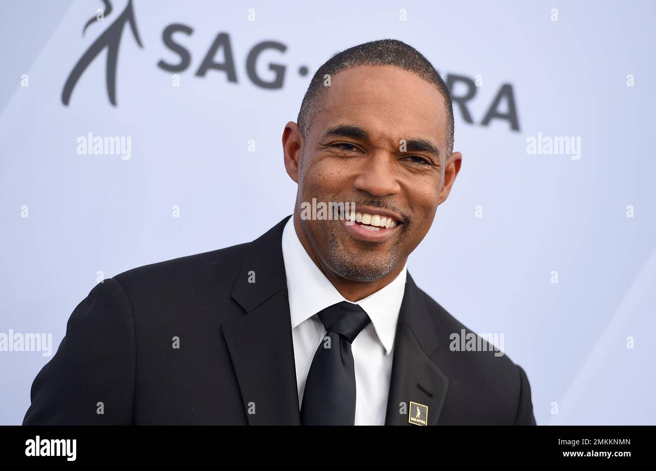Jason Winston George arrives at the 25th annual Screen Actors Guild ...