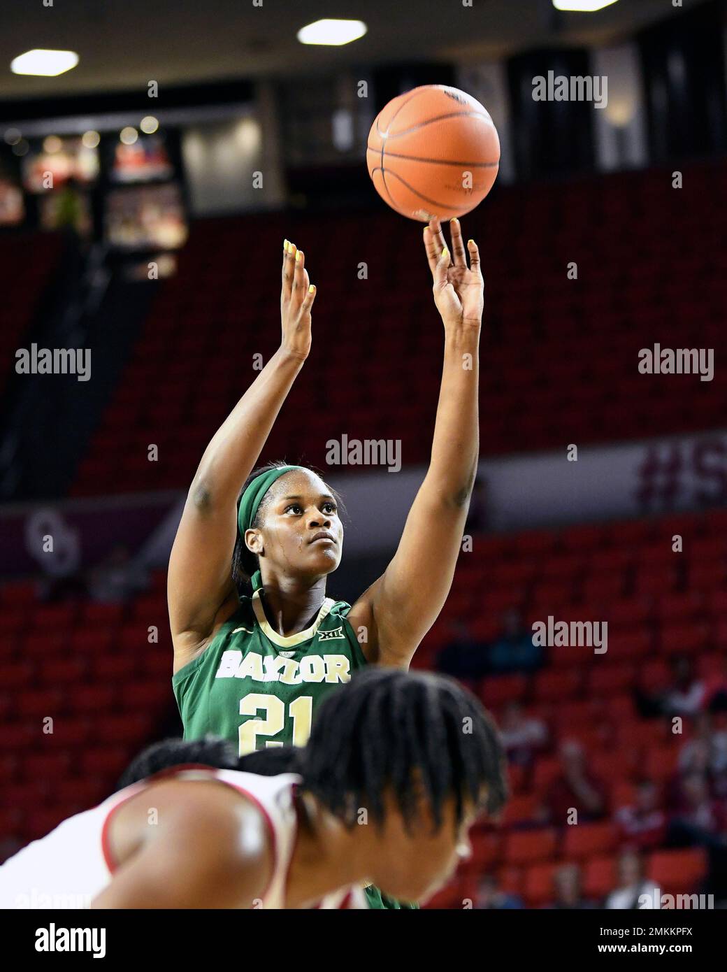 Baylor center Kalani Brown (21) shoots a free throw in front of a ...