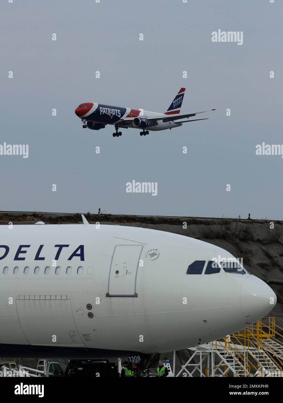 The plane carrying the New England Patriots arrives at the Hartsfield ...
