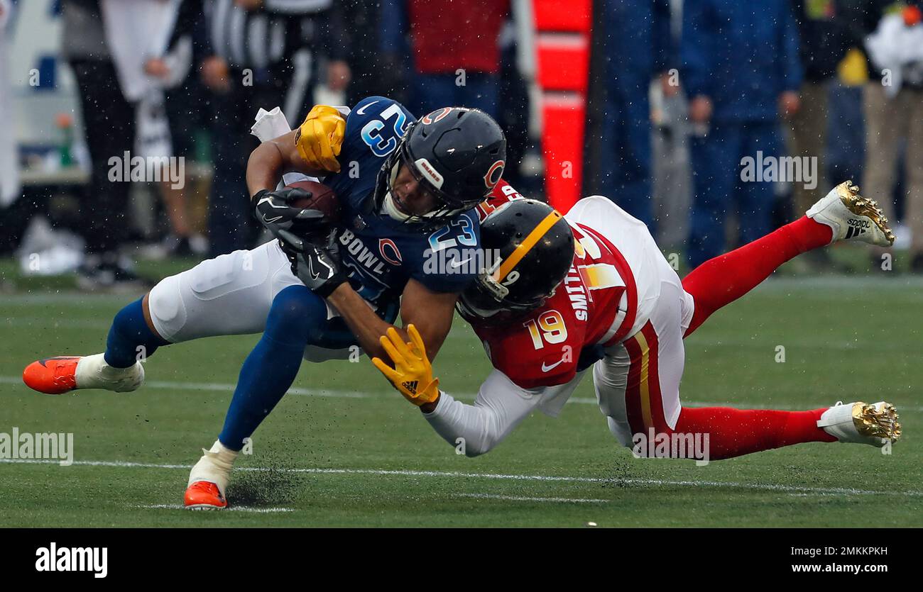 NFC cornerback Kyle Fuller (23), of the Chicago Bears, intercepts a ...