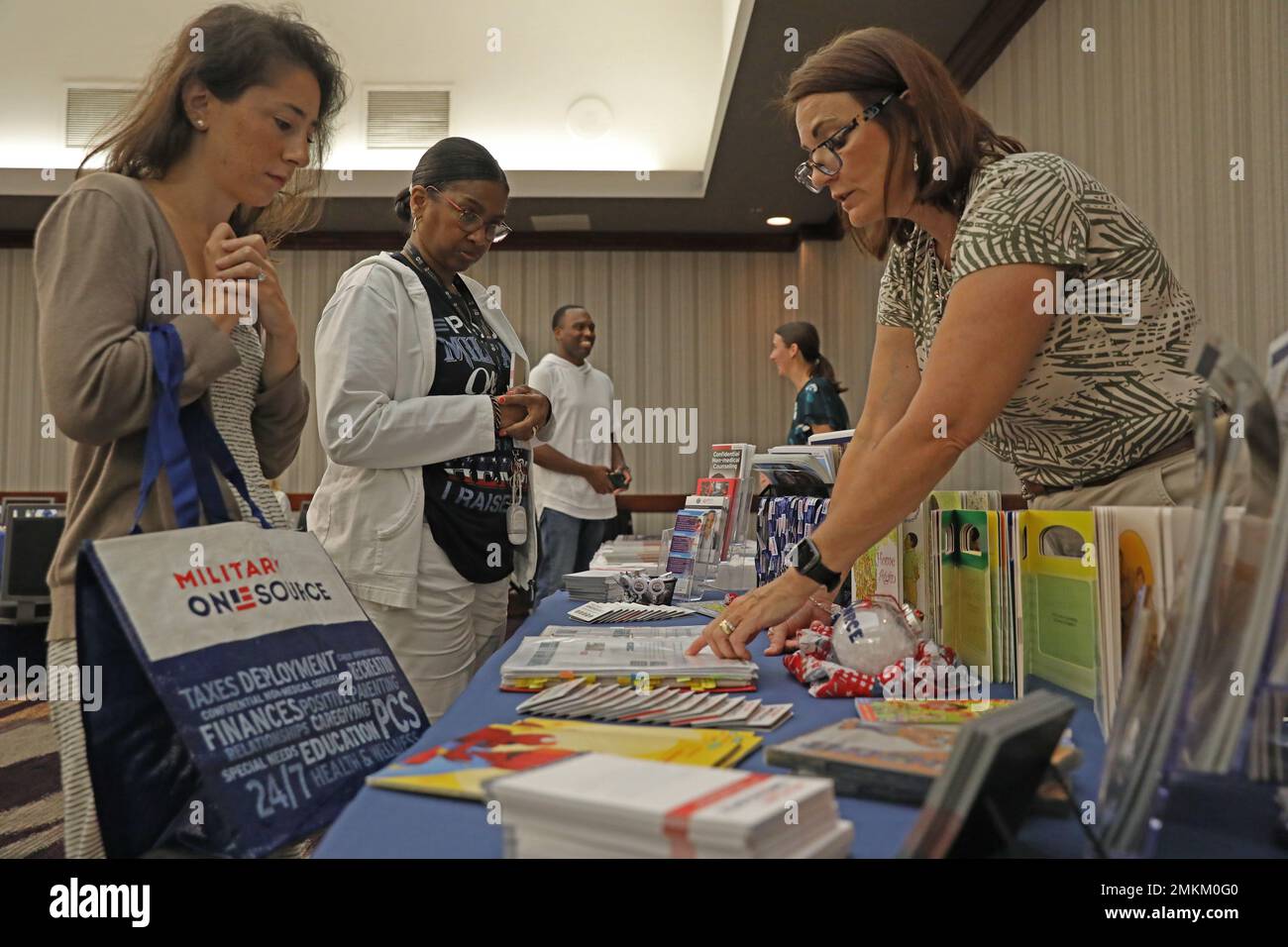 Soldiers and family of the 276th Military Police Company attend the ...