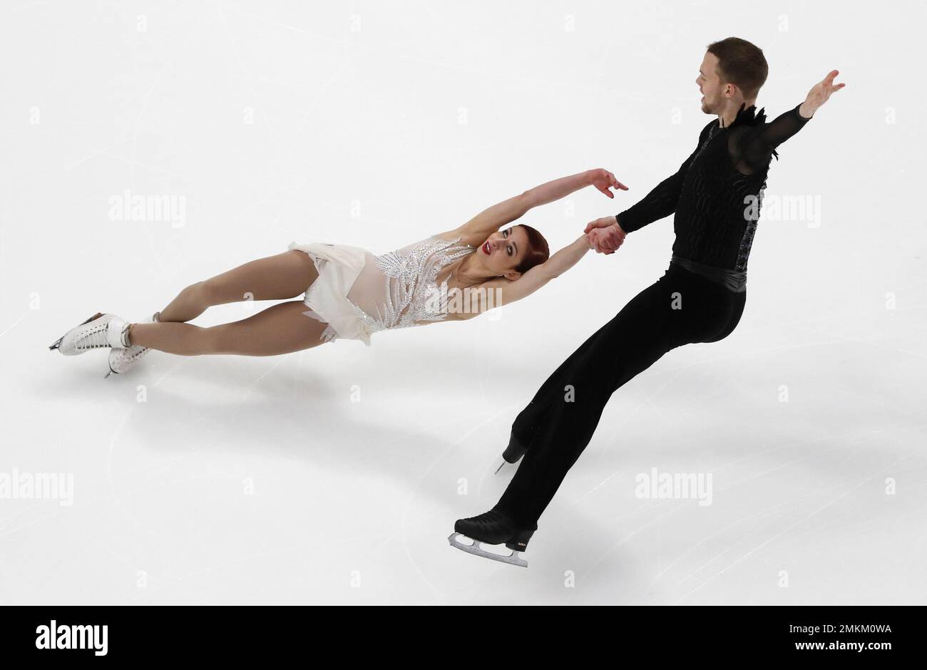 Tarah Kayne and Danny O'Shea perform in the pairs free skate program ...