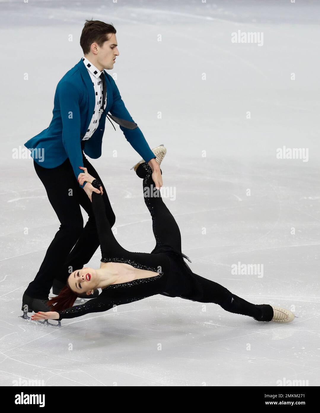 Marie-Jade Lauriault and Romain Le Gac of France perform in the ice ...