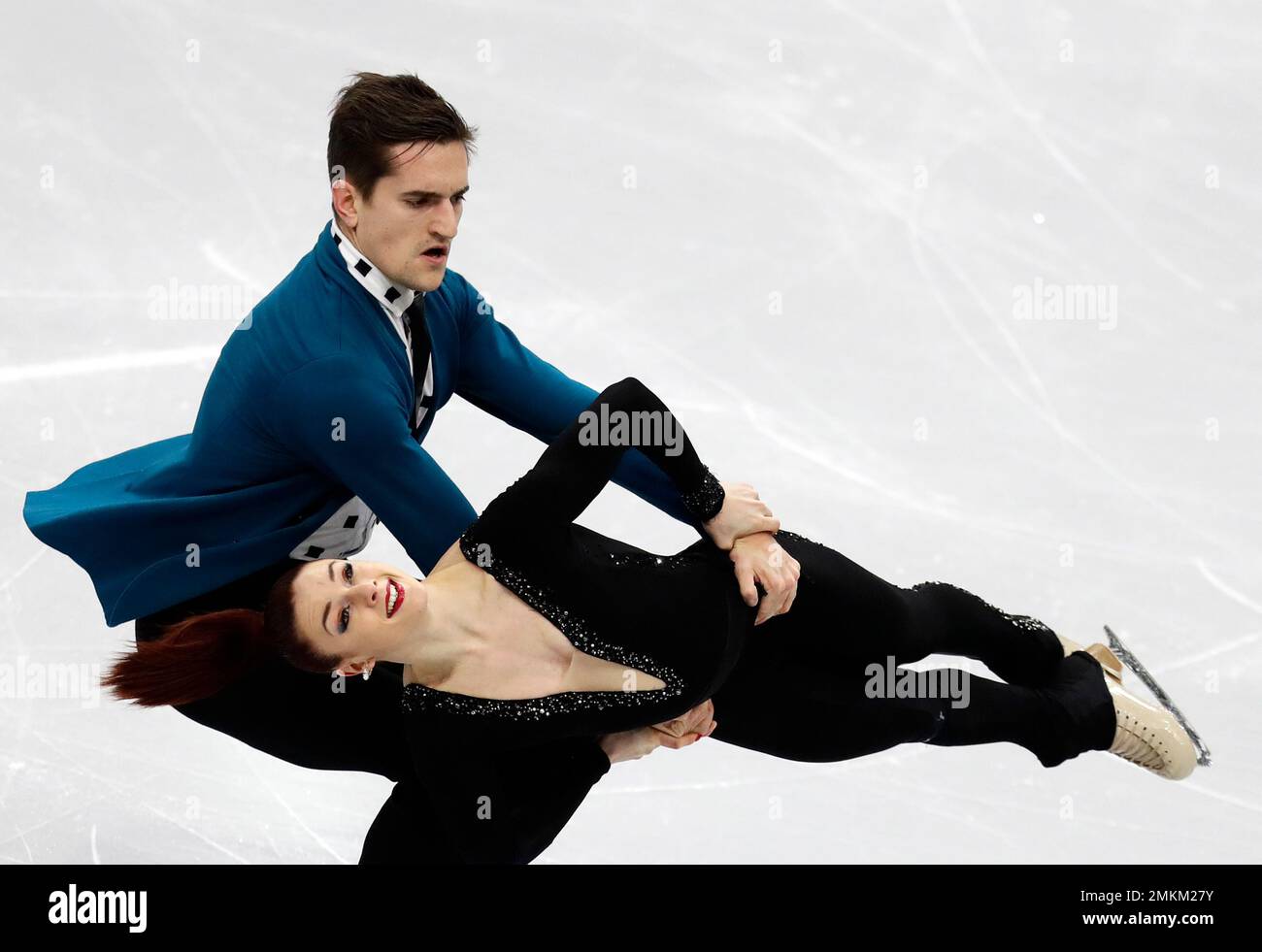 Marie-Jade Lauriault and Romain Le Gac of France perform in the ice ...