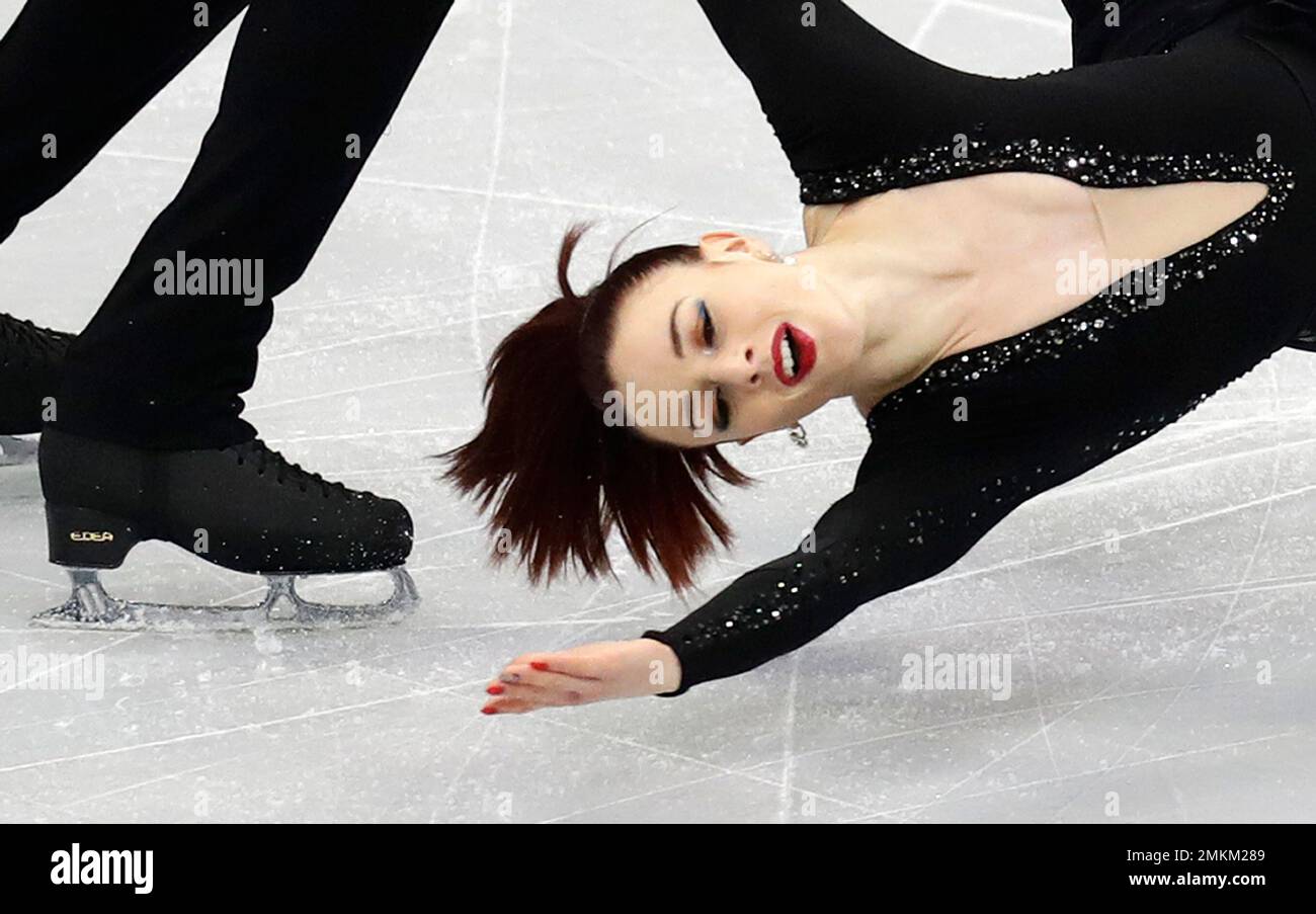 Marie-Jade Lauriault and Romain Le Gac of France perform in the ice ...