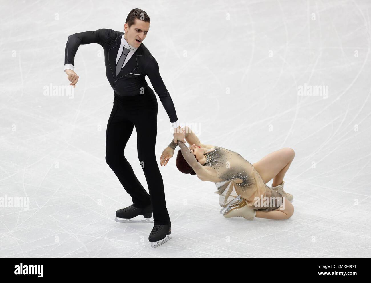 Marie-Jade Lauriault and Romain Le Gac of France perform in the ice ...
