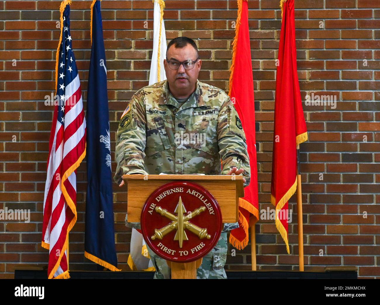 U.S. Army National Guard Soldiers with the 2nd Battalion 263rd Air ...