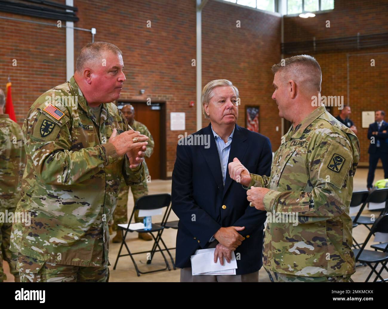 U.S. Army National Guard Soldiers with the 2nd Battalion 263rd Air ...