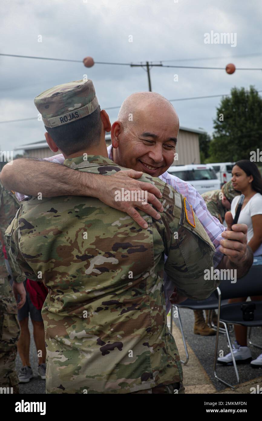 U.S. Army Reserve soldiers assign to Alpha Company, 392nd Expeditionary ...