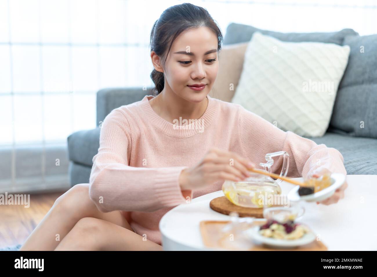 Tea afternoon cakes man woman hi-res stock photography and images - Alamy
