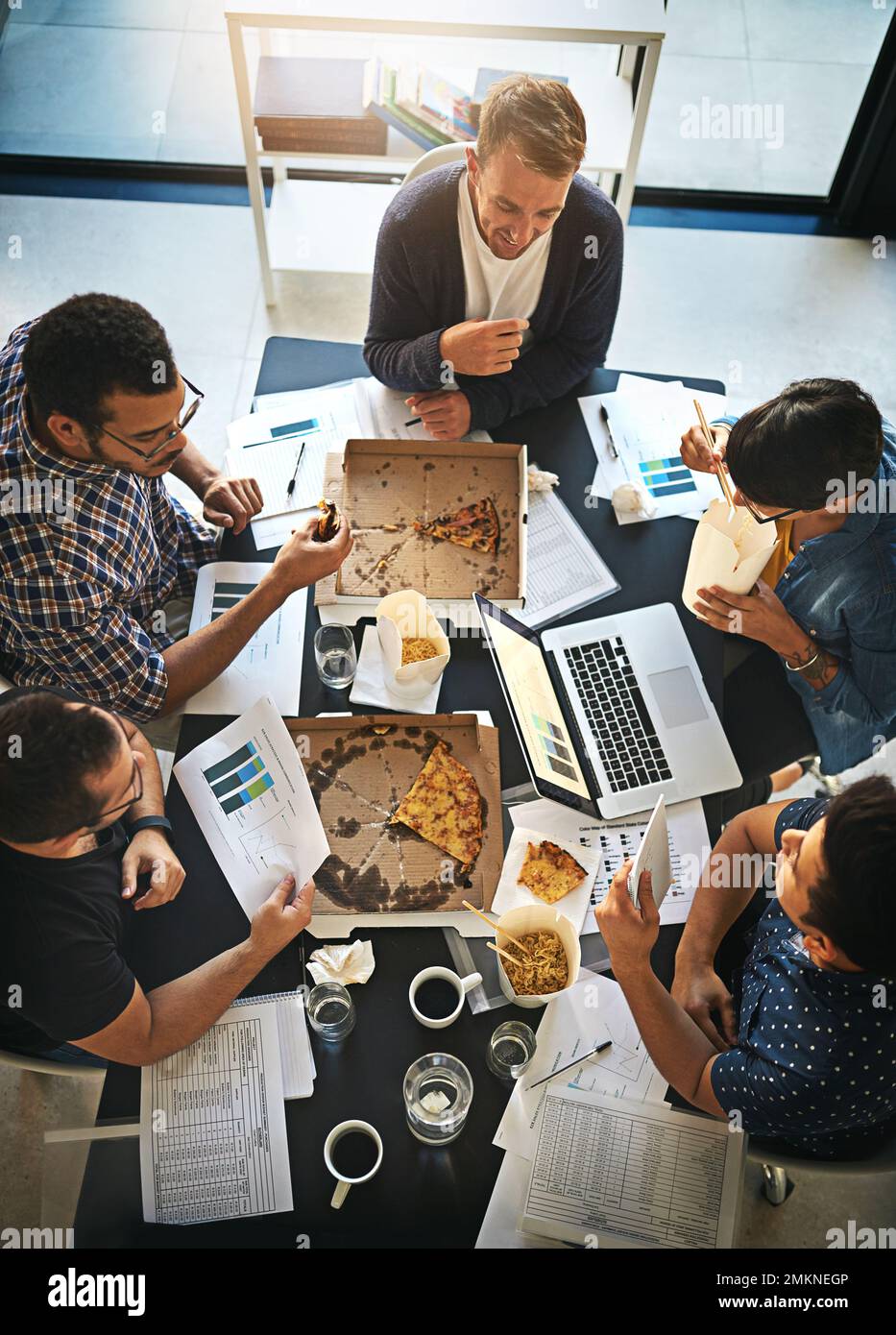 Business team working lunch eating hi-res stock photography and images ...