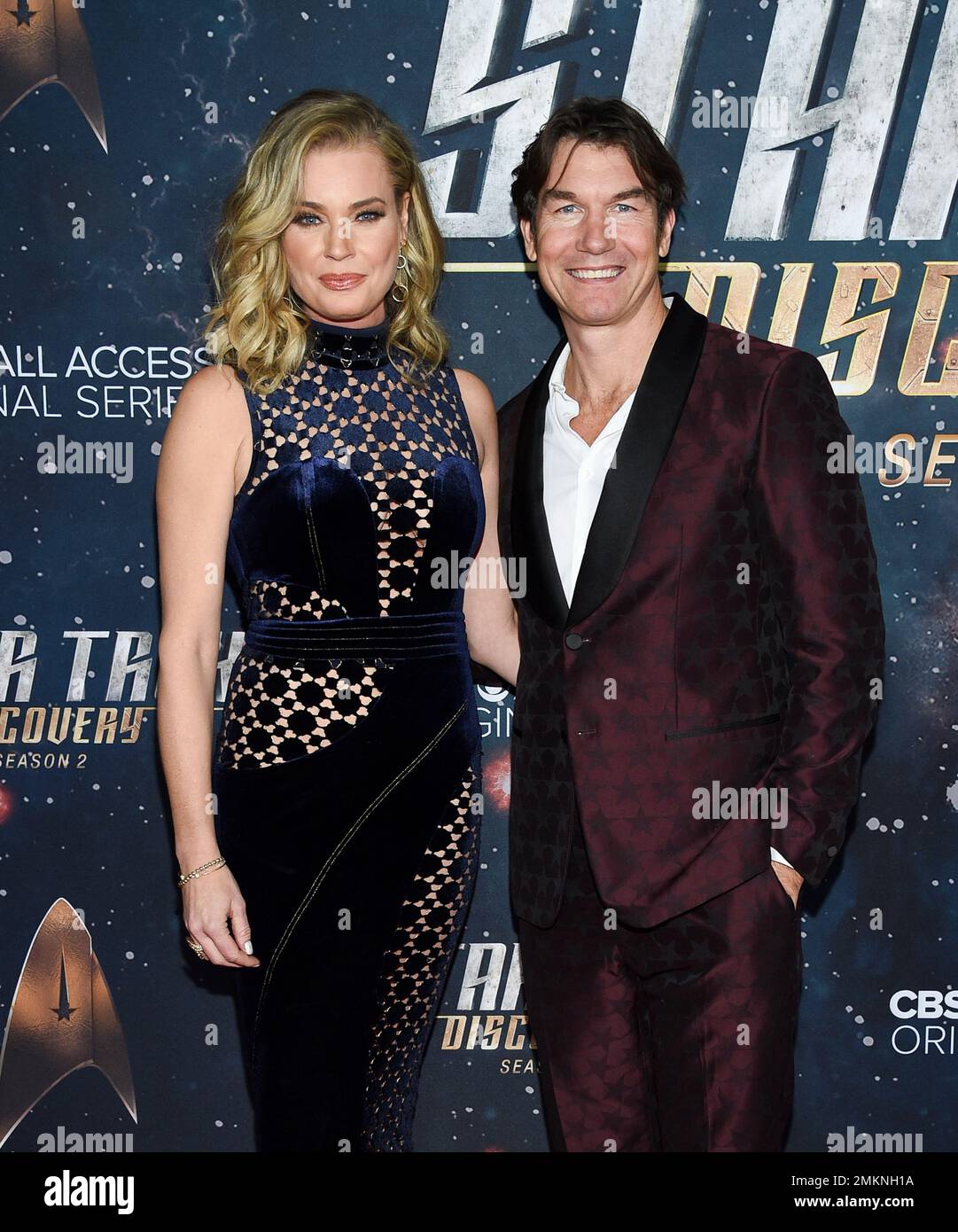 Actors Rebecca Romijn, left, and husband Jerry O'Connell attend the ...