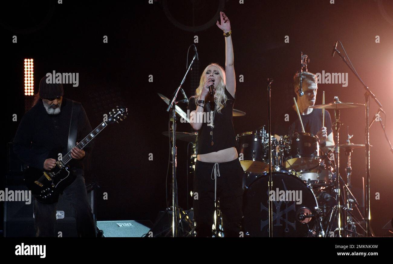 Singer Taylor Momsen, center, performs with Soundgarden members Kim ...