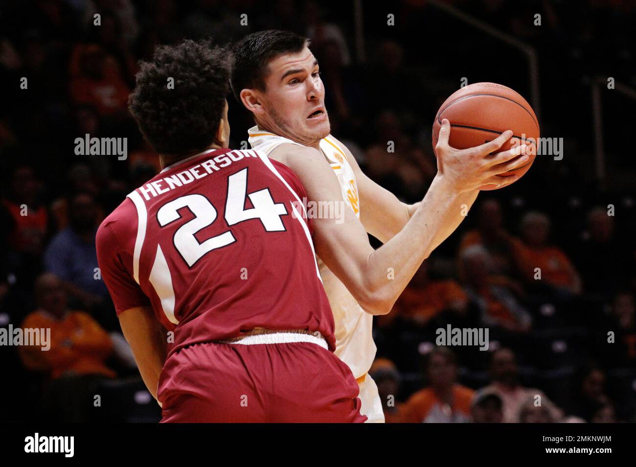 Tennessee forward John Fulkerson (10) moves the ball around Arkansas ...