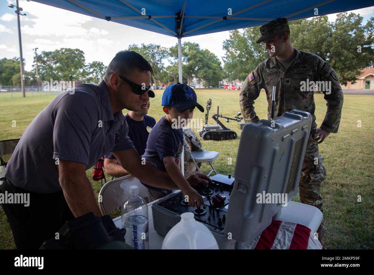 Spc. Kyle Moore, a Soldier with the 79th Explosive Ordinance DIsposal ...