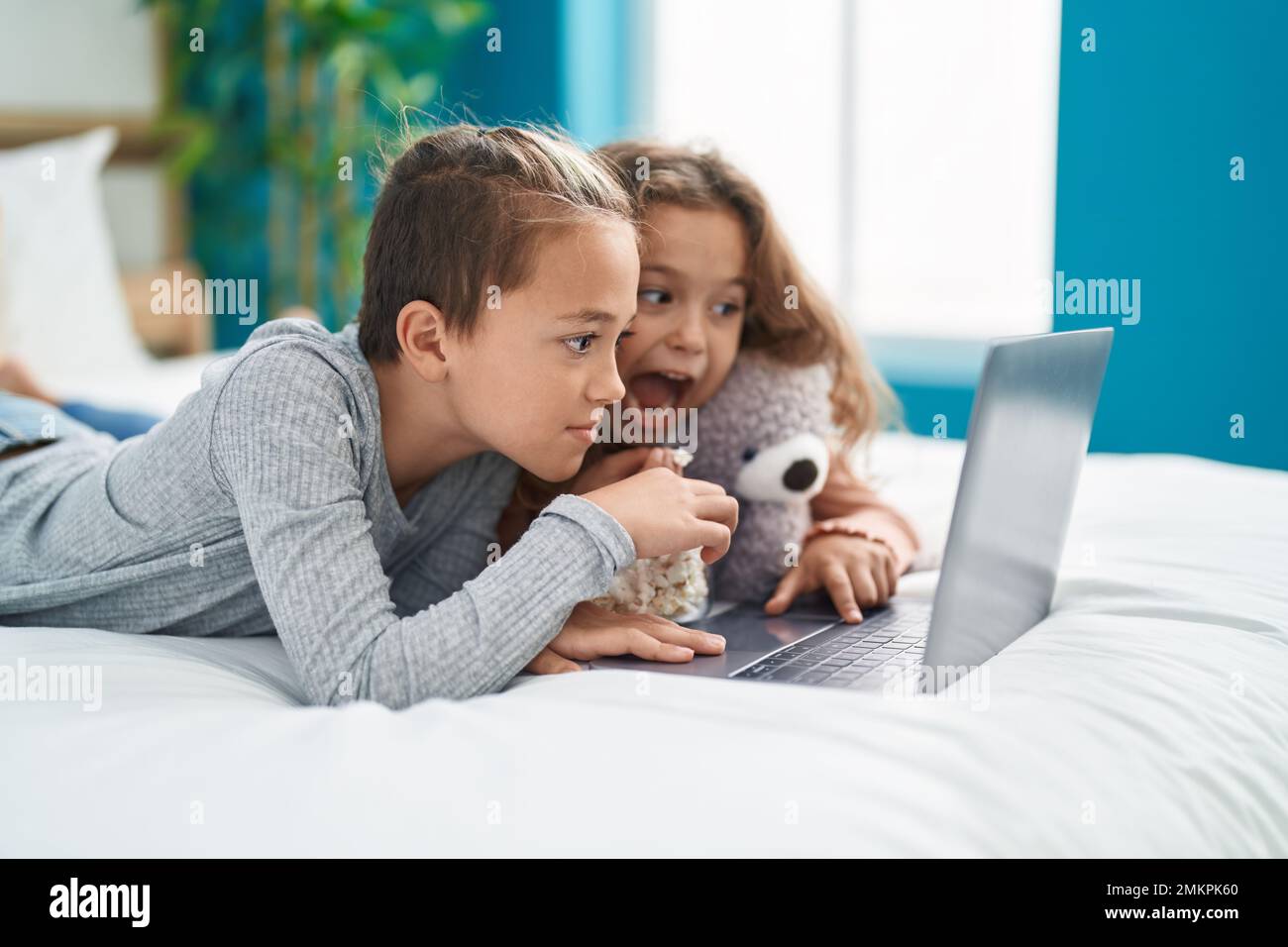 Two kids watching scary movie hi-res stock photography and images - Alamy