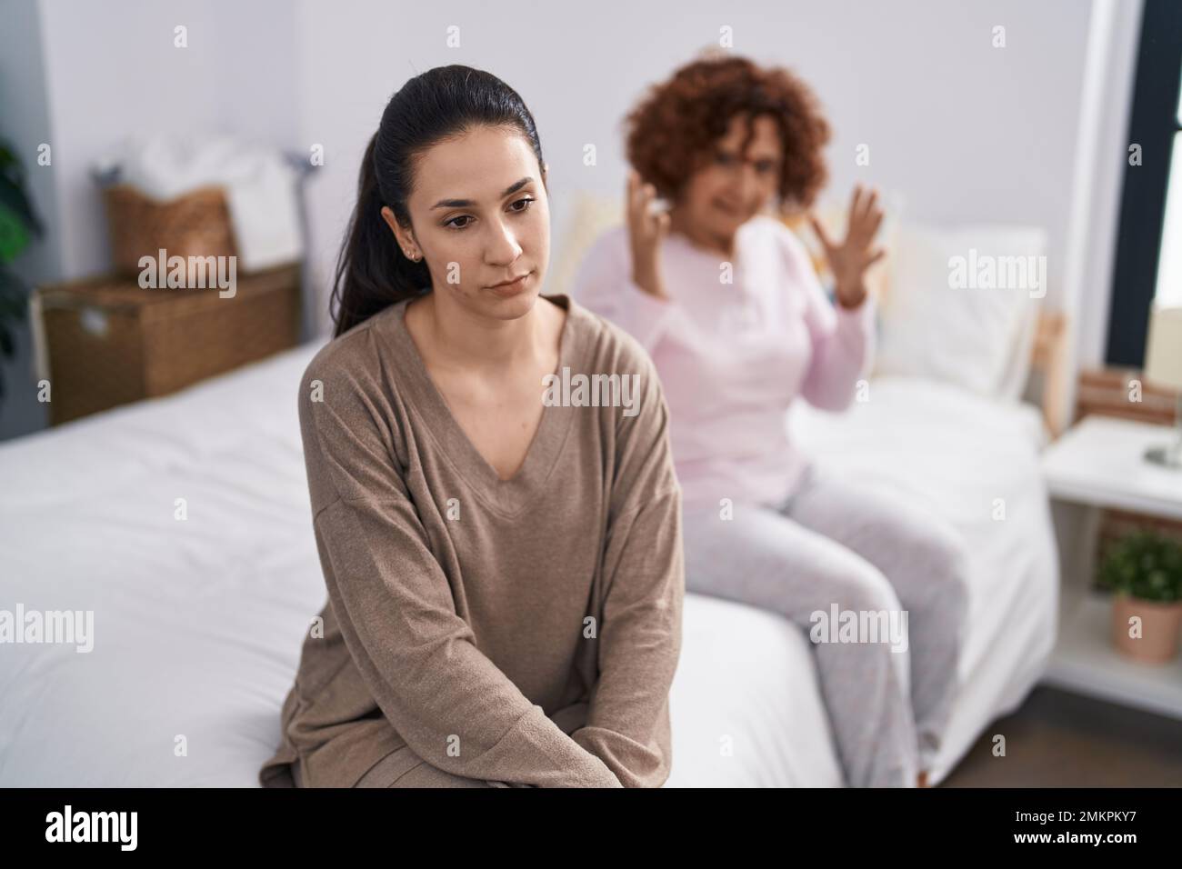 Adult daughter and elderly mother argue hi-res stock photography and images - Alamy