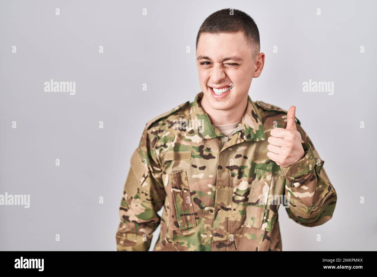 Soldier looking camera thumbs up hi-res stock photography and images ...