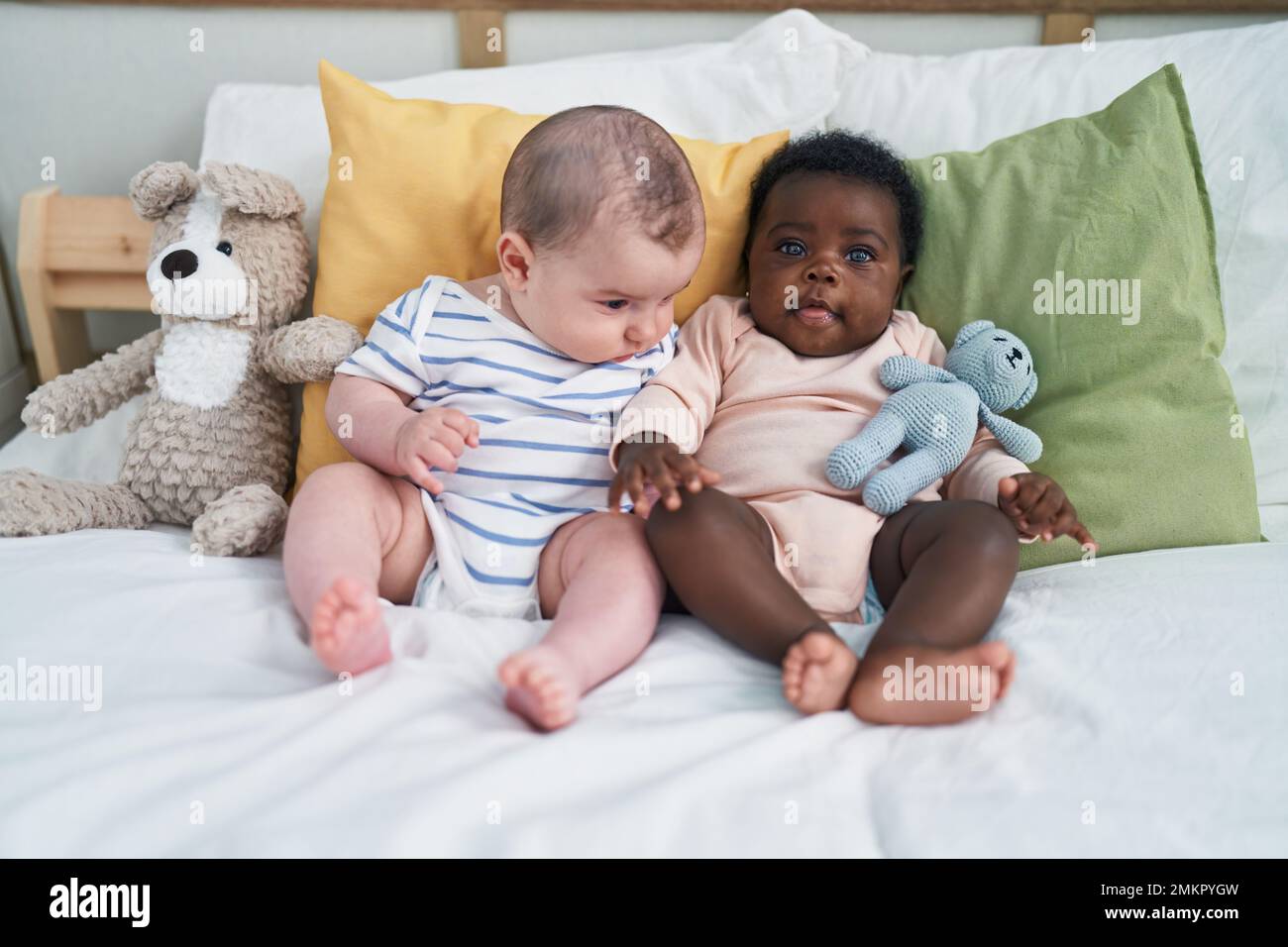 Toddlers sitting on bed together hi-res stock photography and images ...