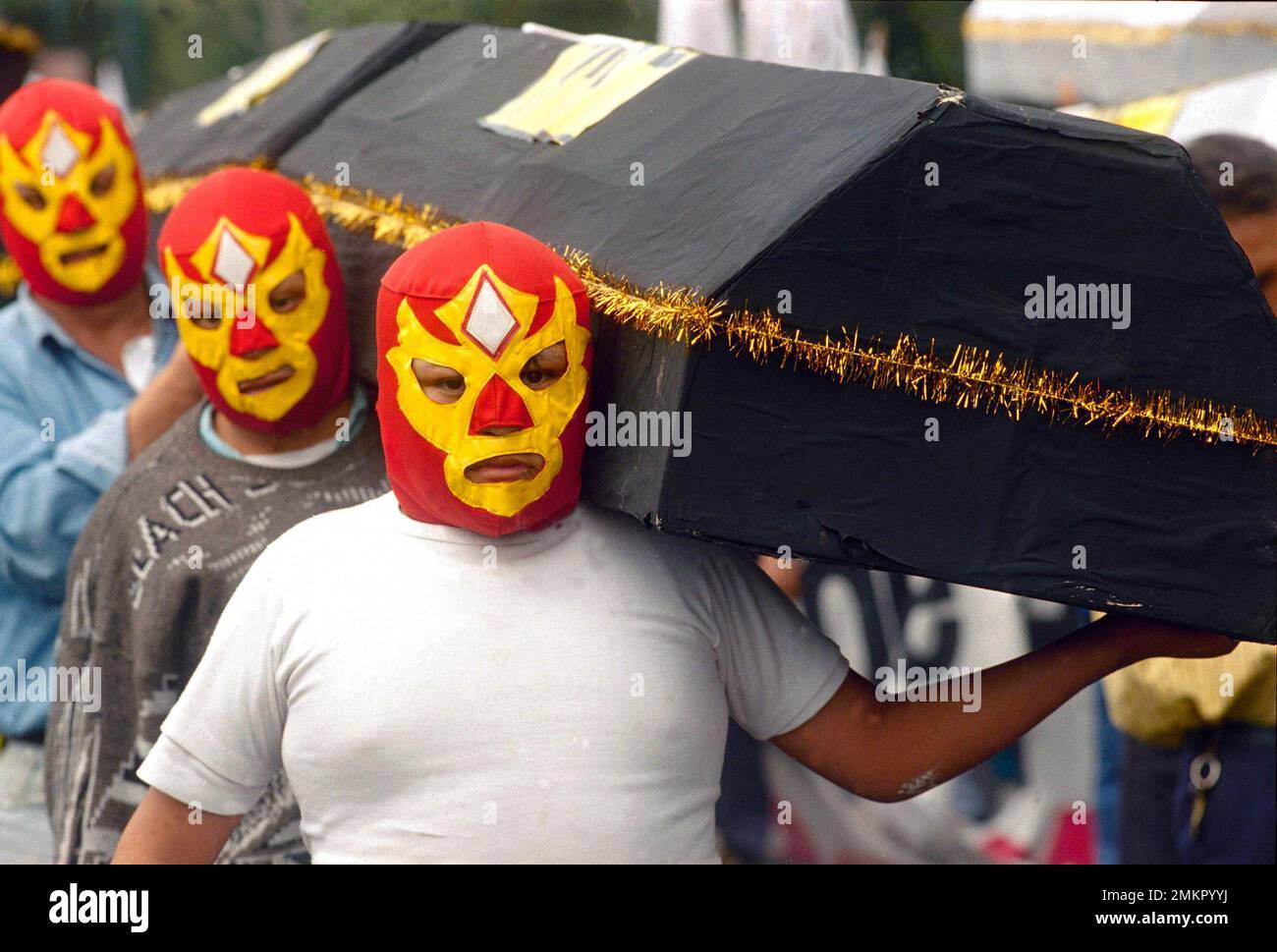 Supporters of Mexico's opposition Revolutionary Democratic Party (PRD ...