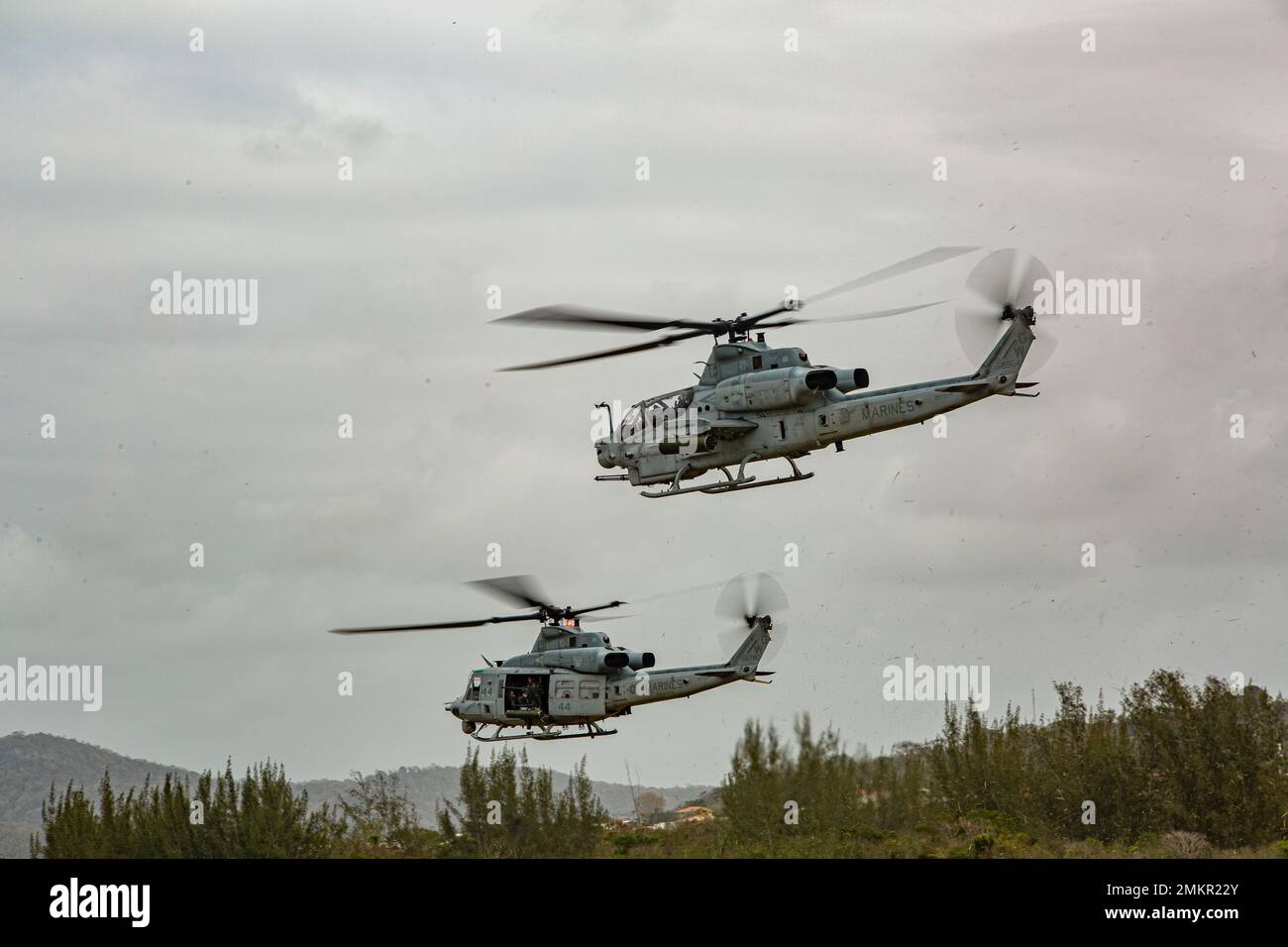 An AH-1Z Viper and UH-1Y Venom helicopters with Marine Light Attack ...