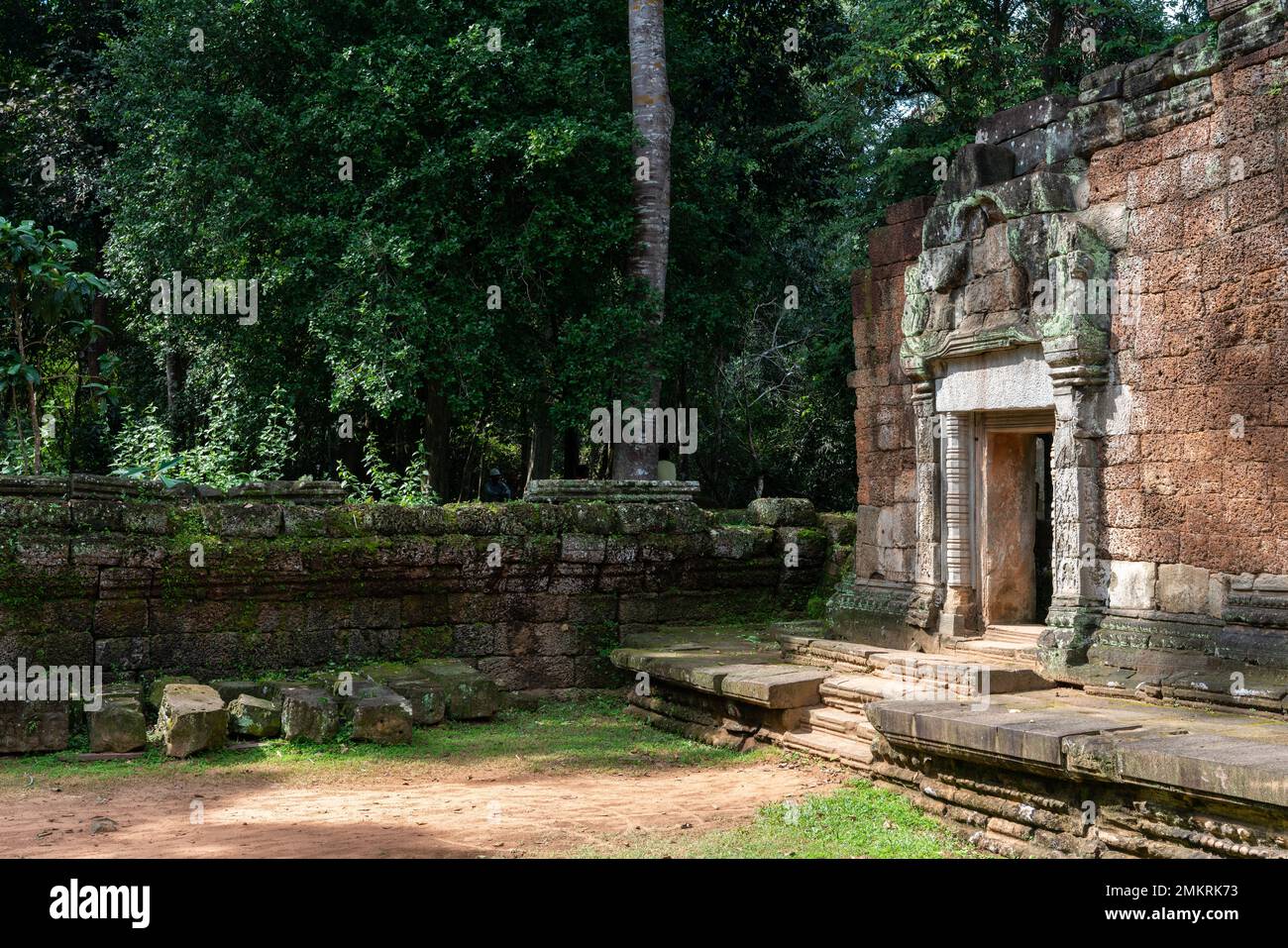 Tower cloth long temple hi-res stock photography and images - Alamy