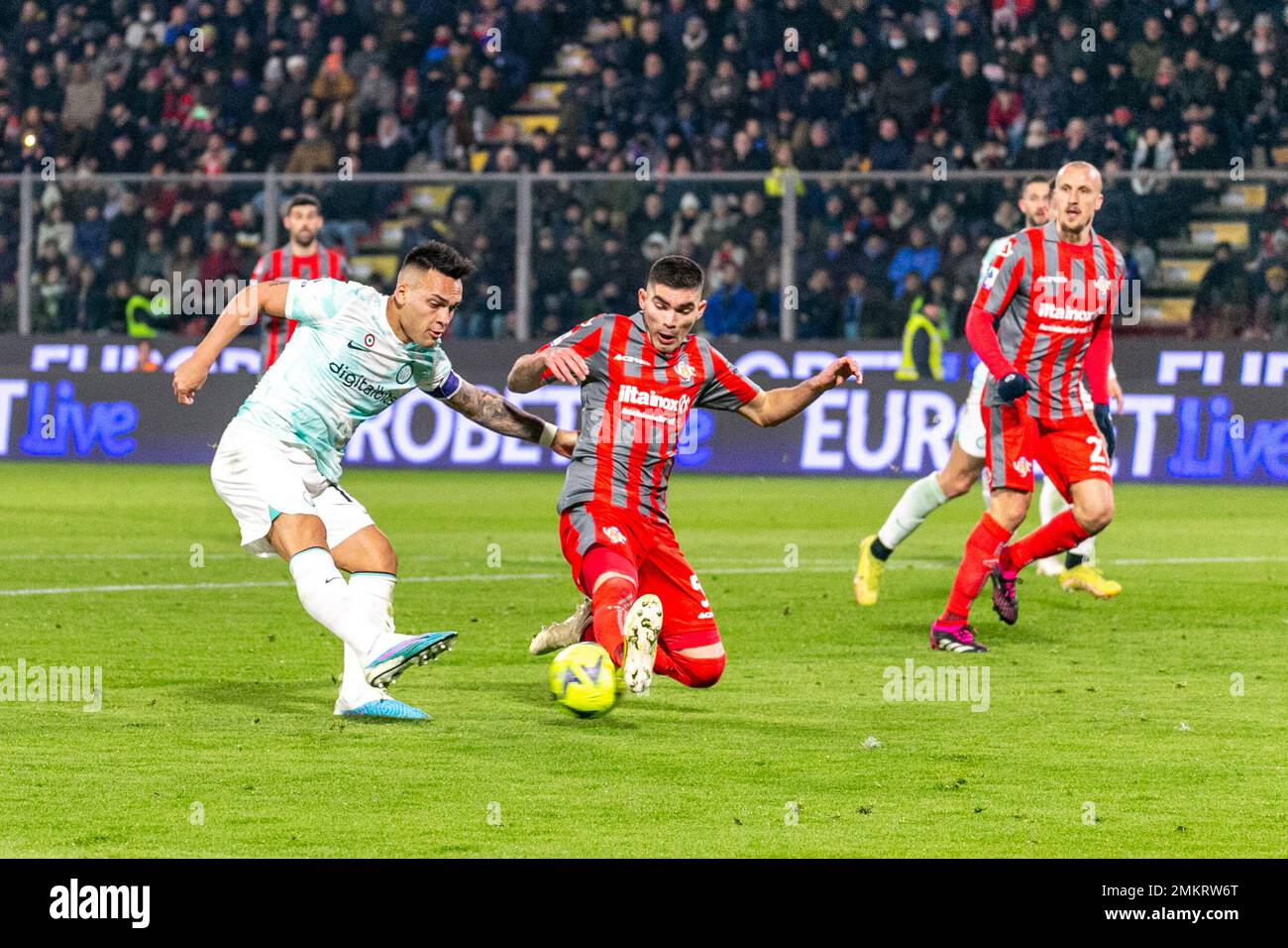 Scores the 1 2 hi-res stock photography and images - Alamy