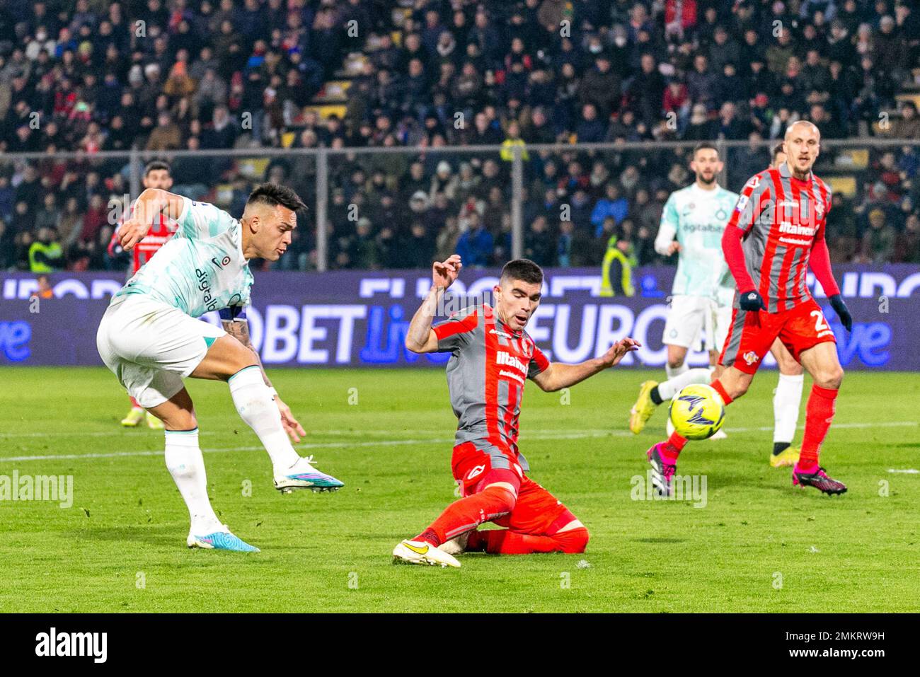 Scores the 1 2 hi-res stock photography and images - Alamy