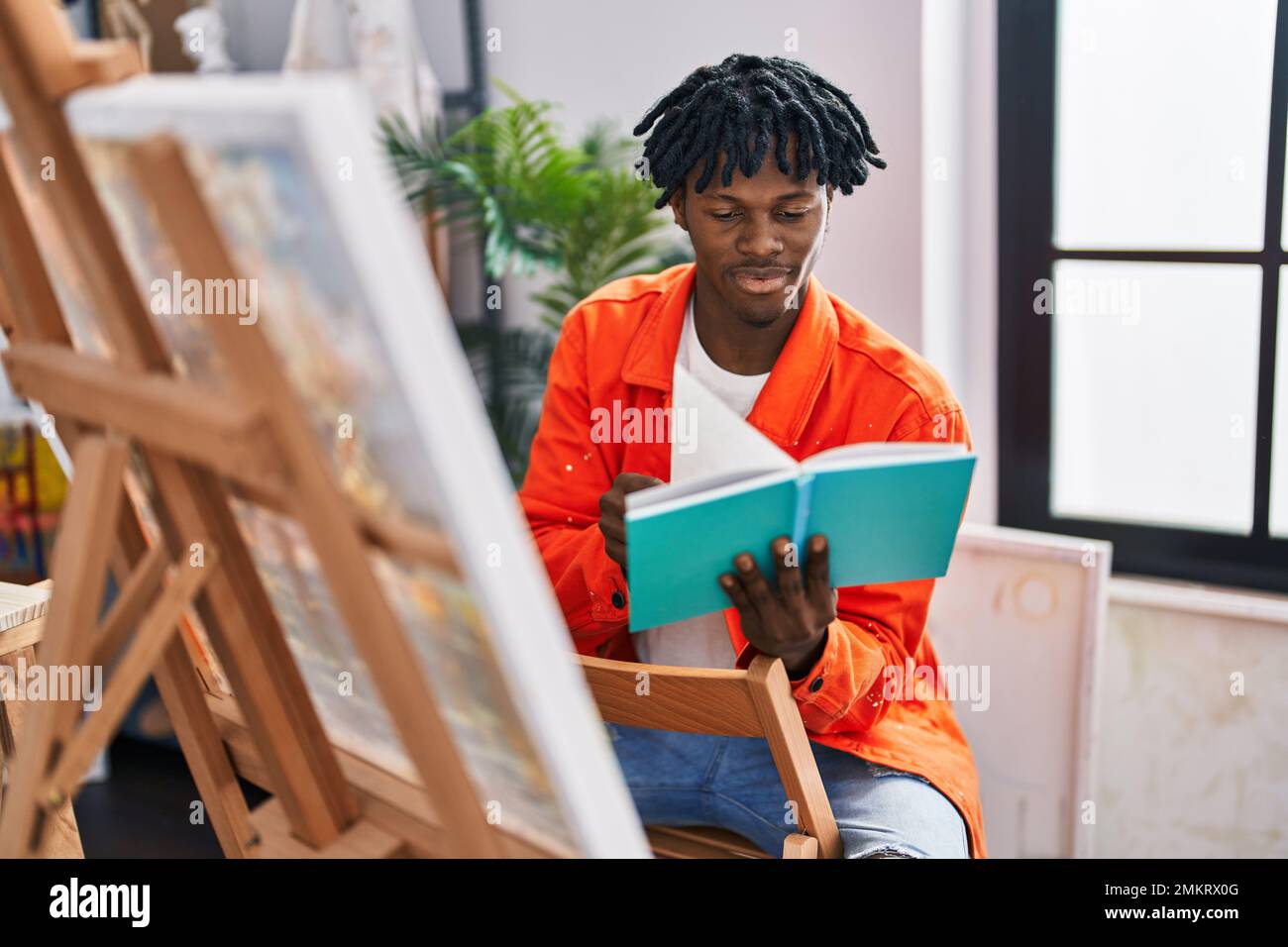 African american reading painting hi-res stock photography and images ...