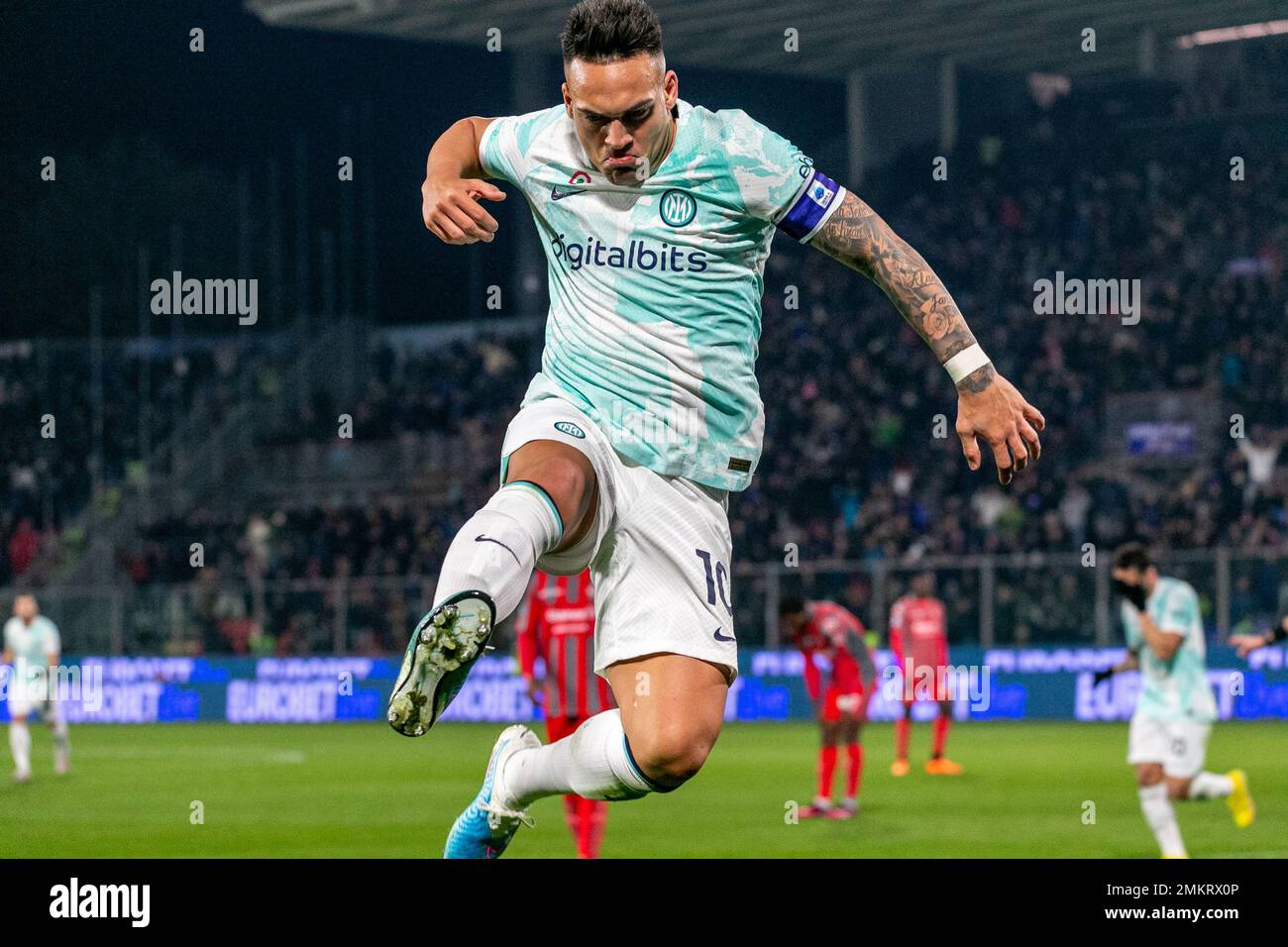 Scores the 1 2 hi-res stock photography and images - Alamy